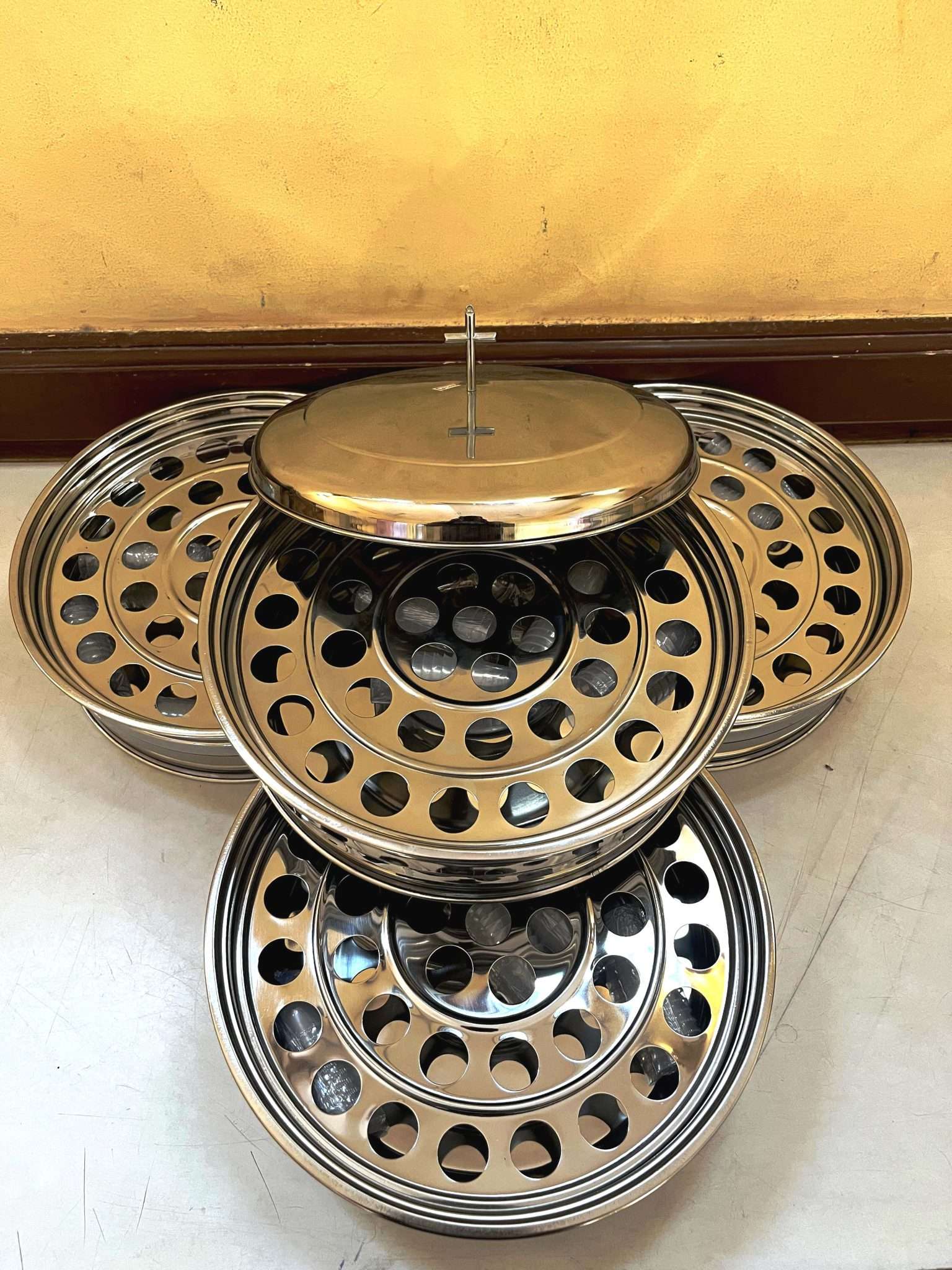 Holy Communion Tray: Four Set - Stainless Steel With 160 Plastic Cups ...